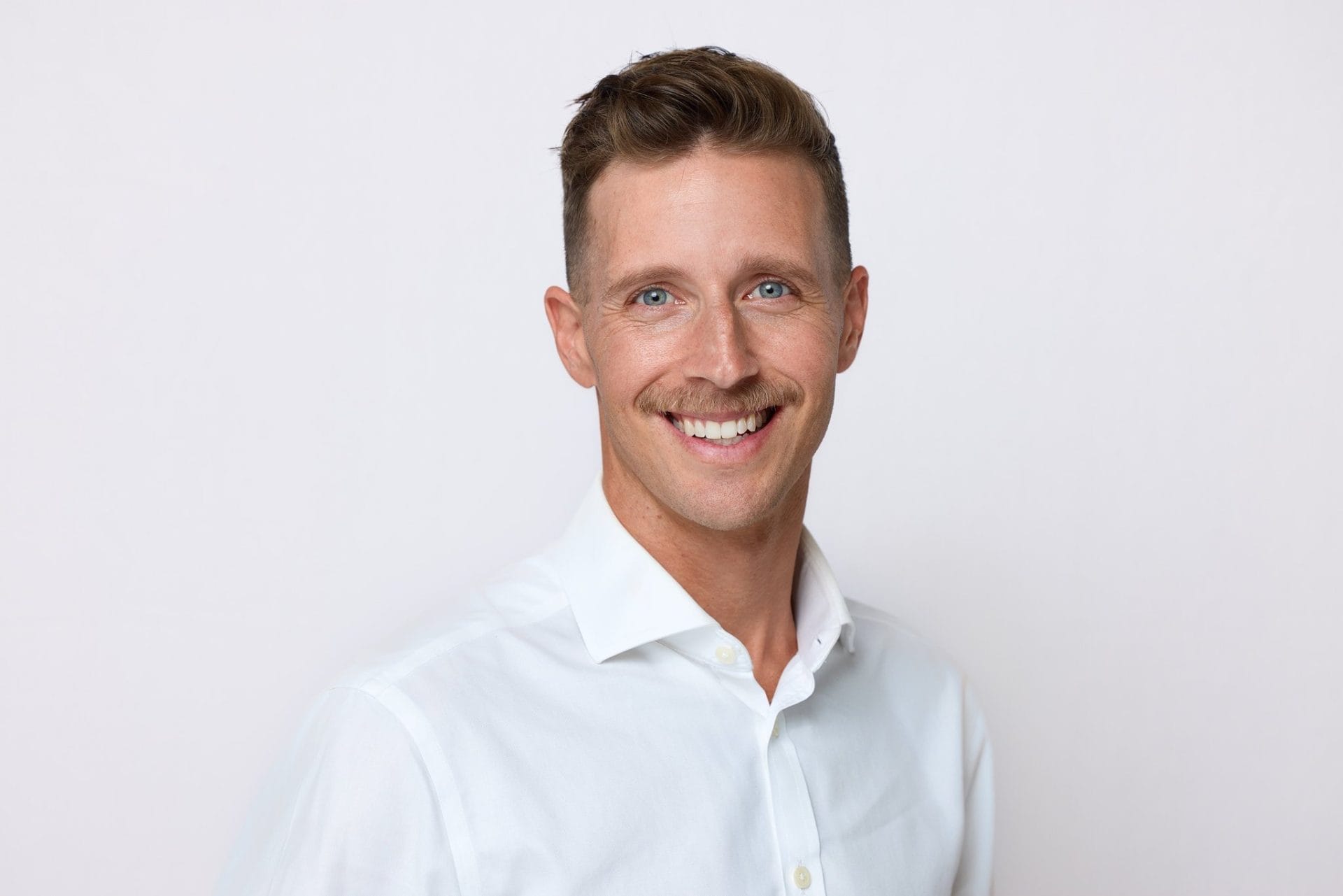 Stand Out in the Crowd with Professional Headshot Photos